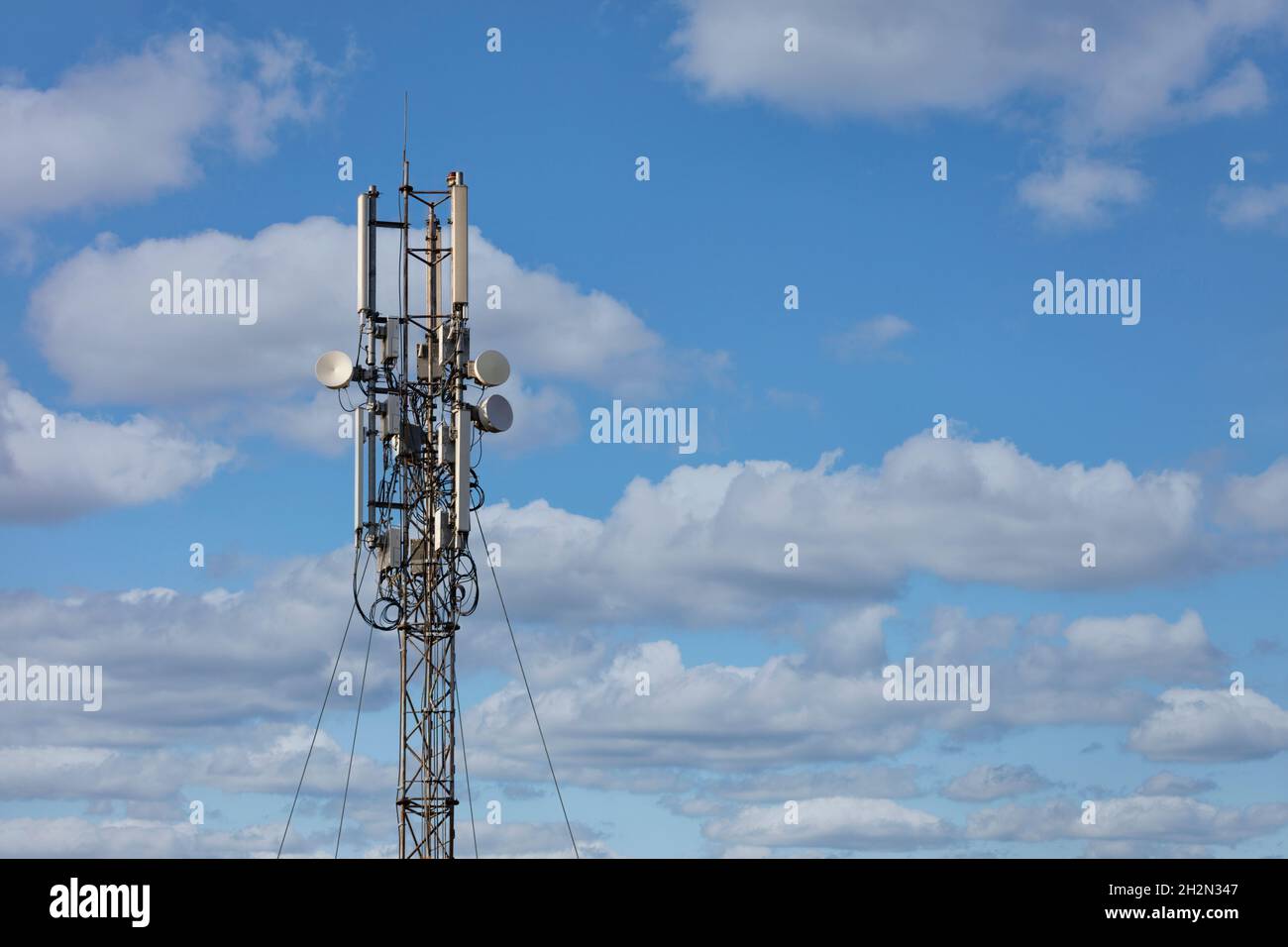 Aerial antennas mast transmitter hi-res stock photography and images ...