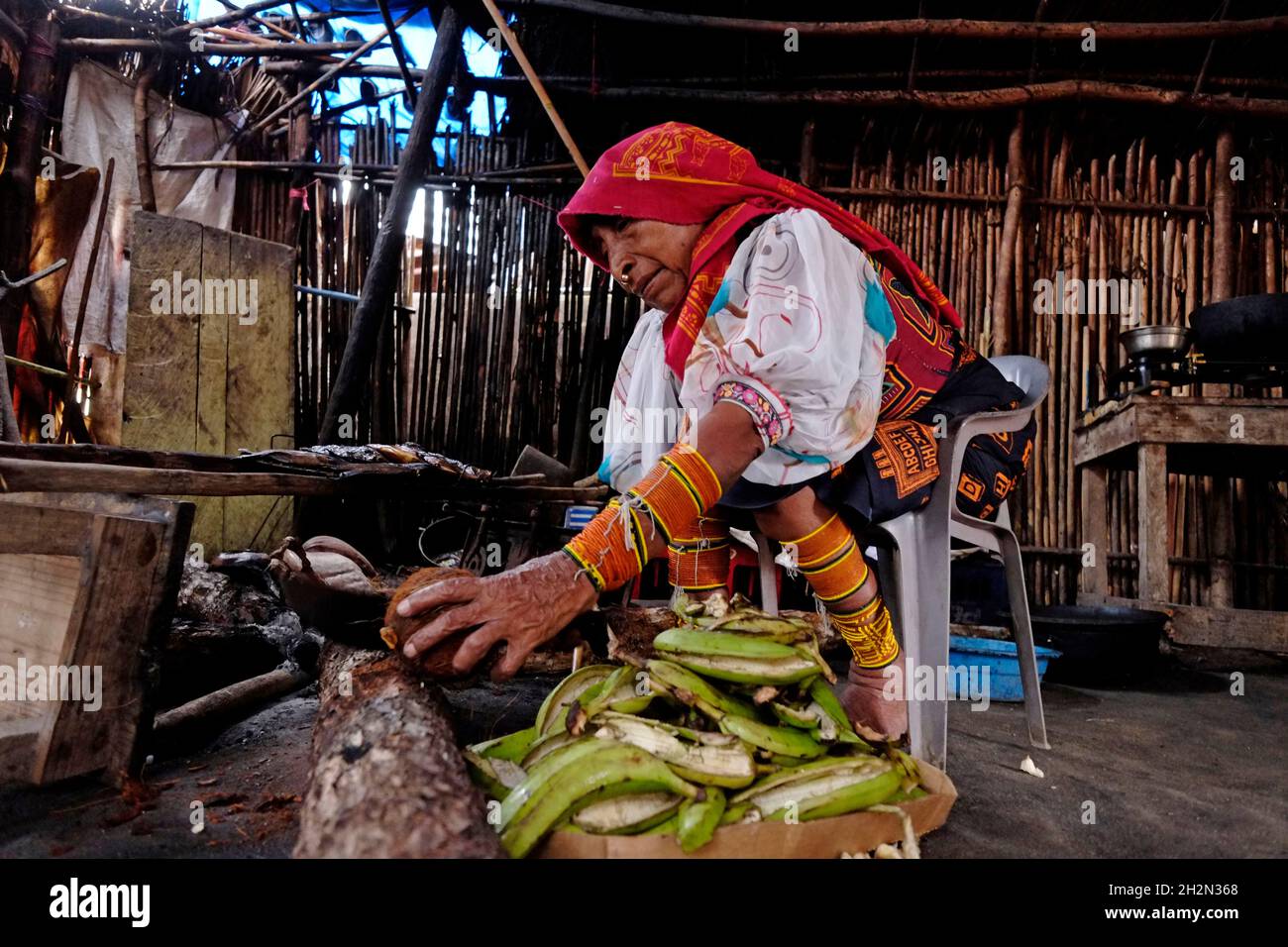 Guna yala cooking hi-res stock photography and images - Alamy