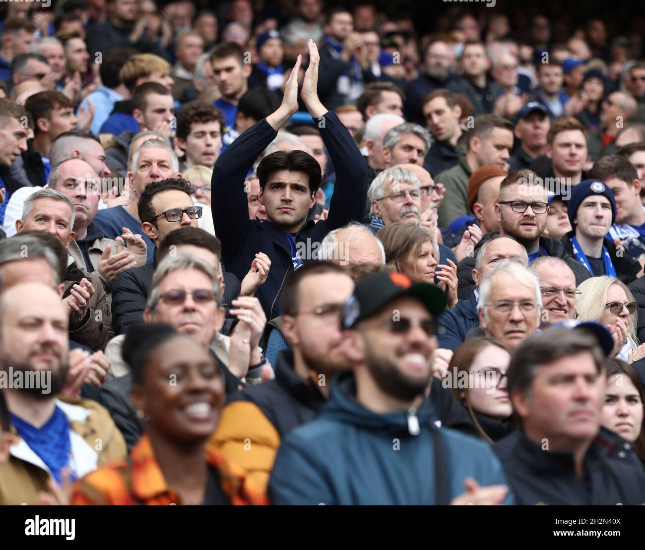 London, UK. 23rd October 2021. Fans take part in a minute applause ...