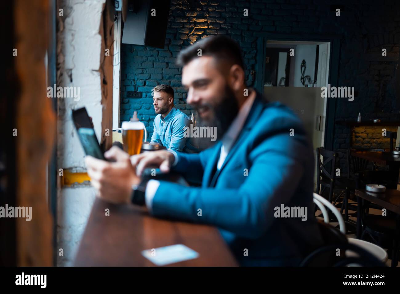 Sitting at a bar hi-res stock photography and images - Alamy