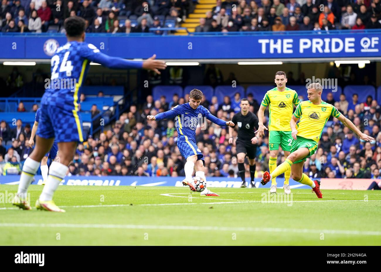 Chelsea's Mason Mount (centre ) celebrates scoring their side's first ...