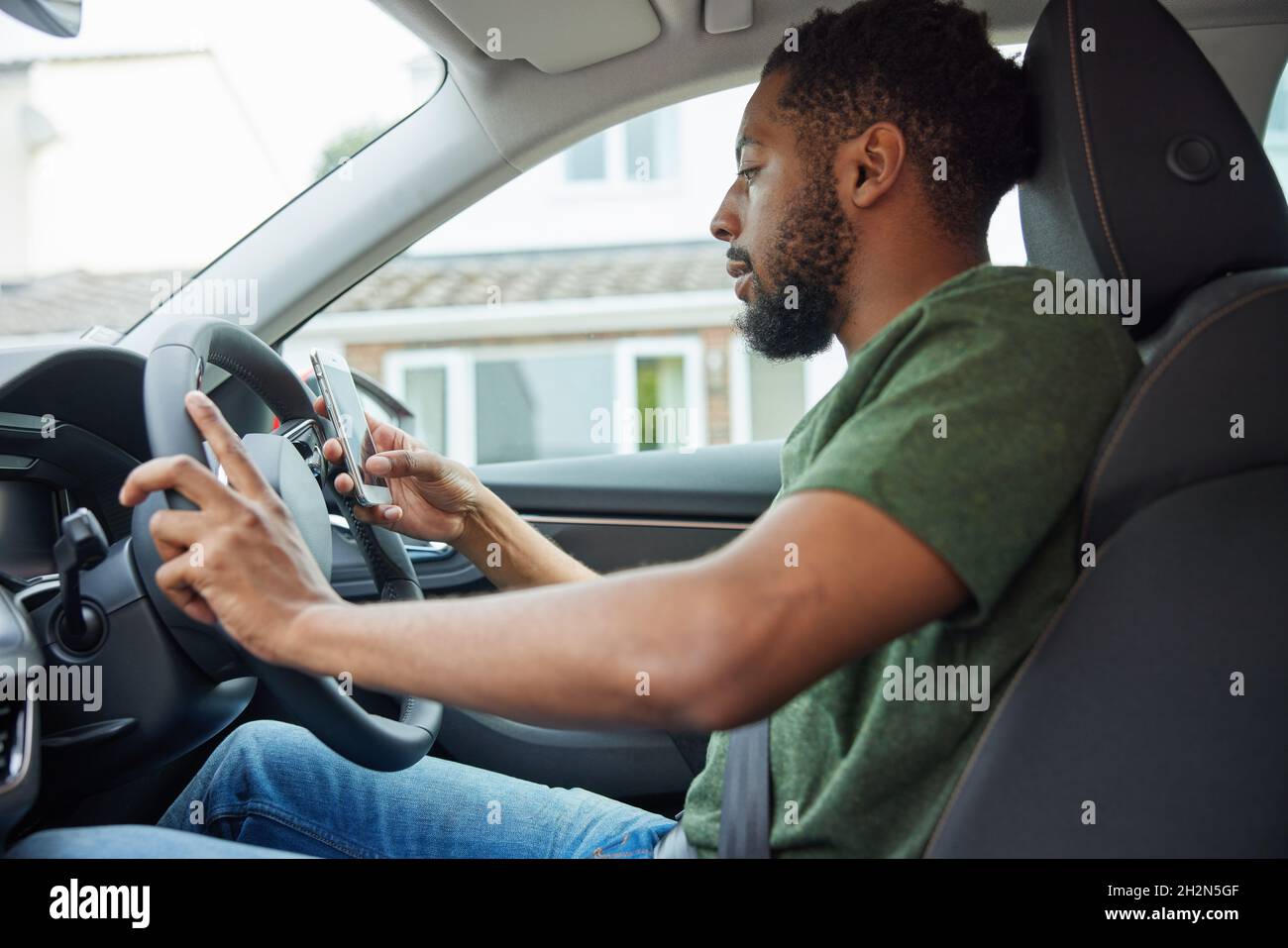 Man Using Mobile Phone Whilst Driving Car Stock Photo - Alamy