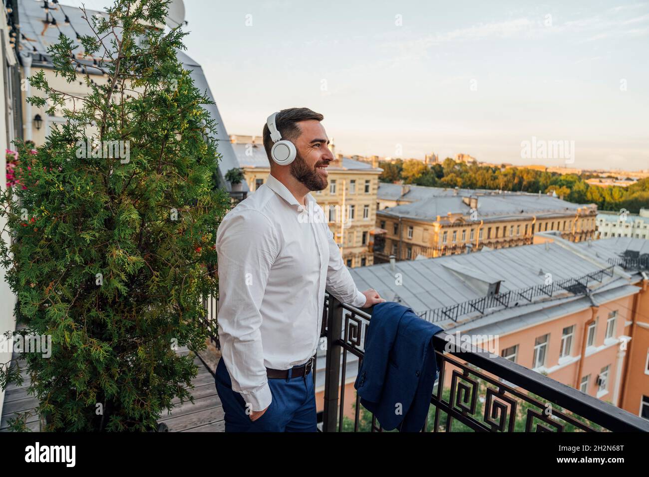 Music balcony hi-res stock photography and images - Alamy
