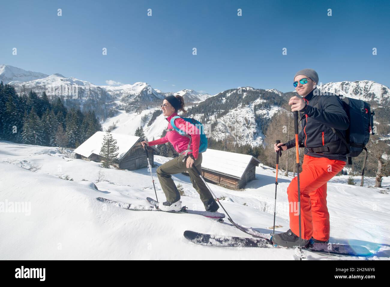 Couple during skiing hi-res stock photography and images - Alamy
