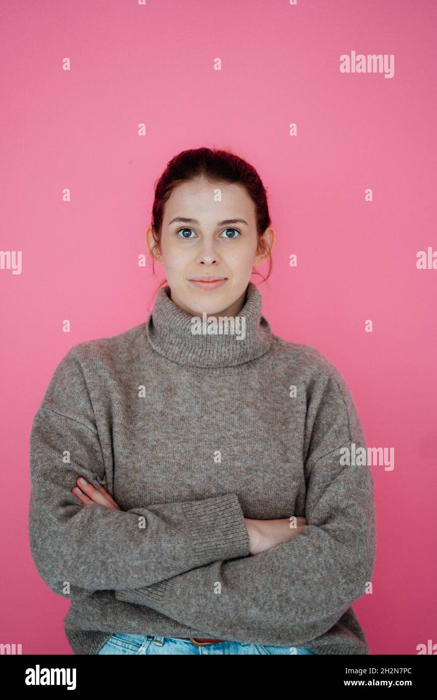 Woman with blank expressions against pink background Stock Photo - Alamy