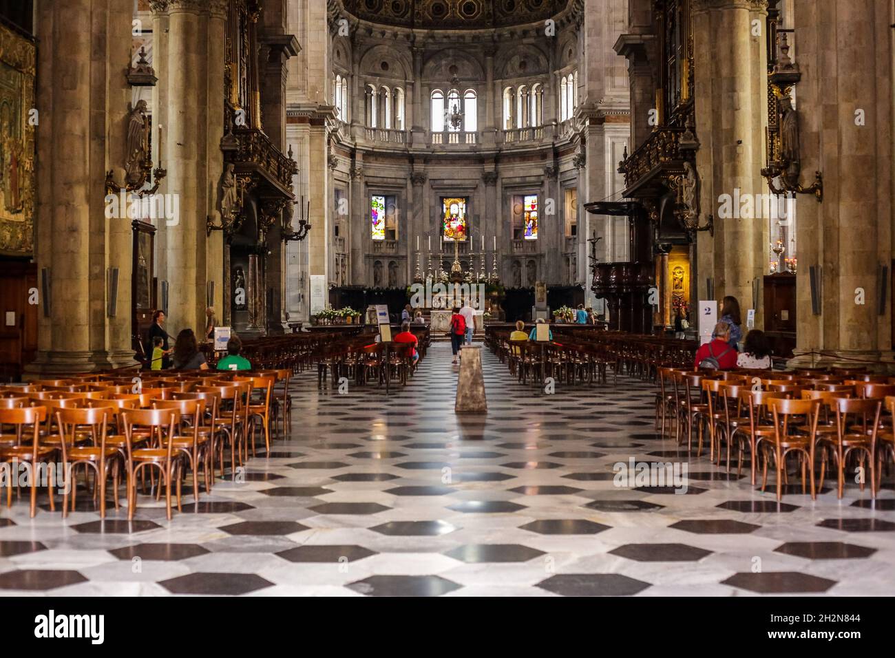 Como cathedral in the historical center hi-res stock photography and ...