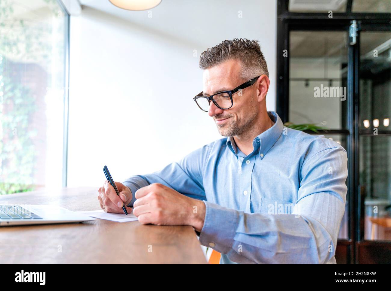 Desk male writing hi-res stock photography and images - Alamy