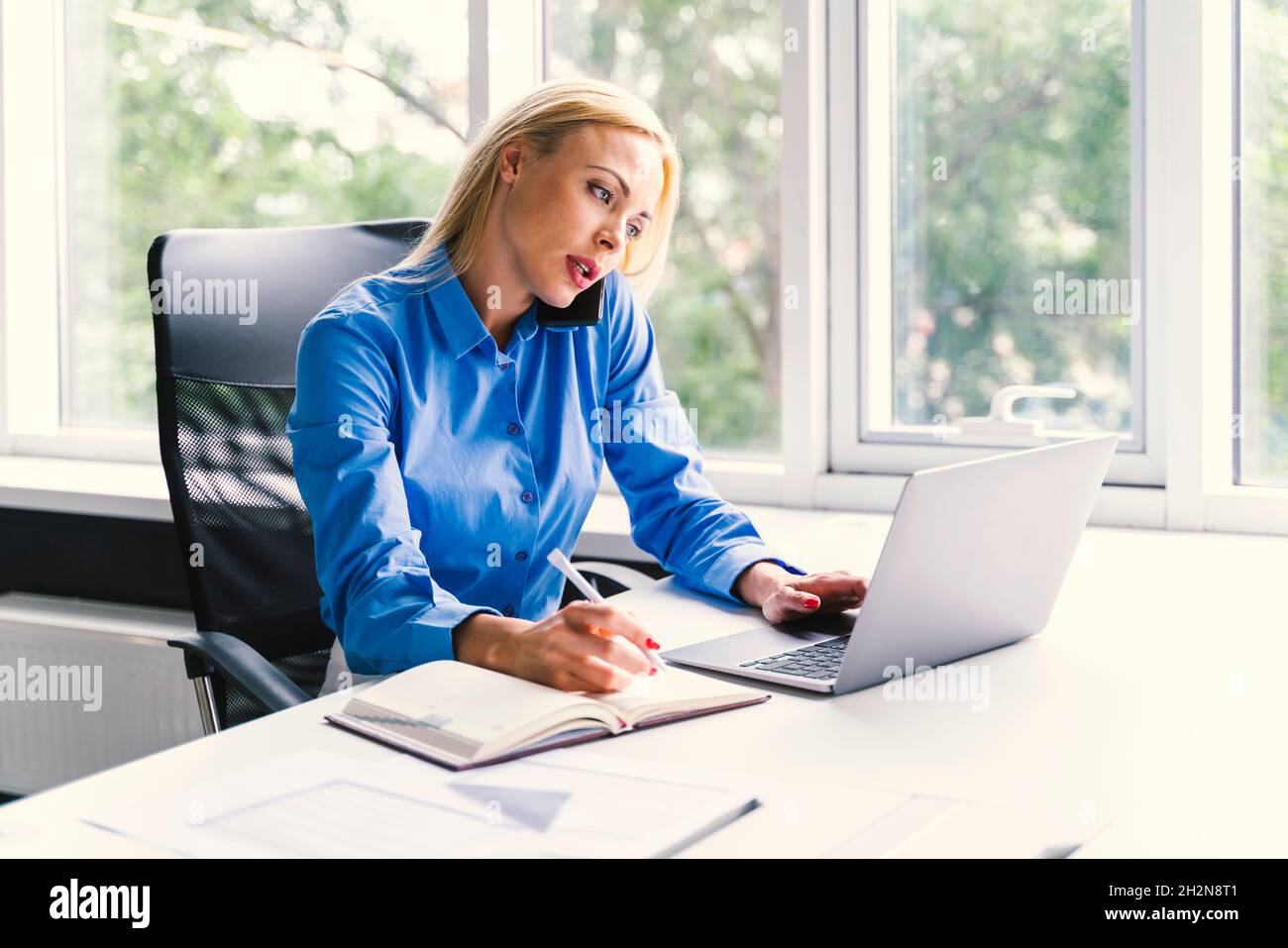 Professional business women working office hi-res stock photography and ...