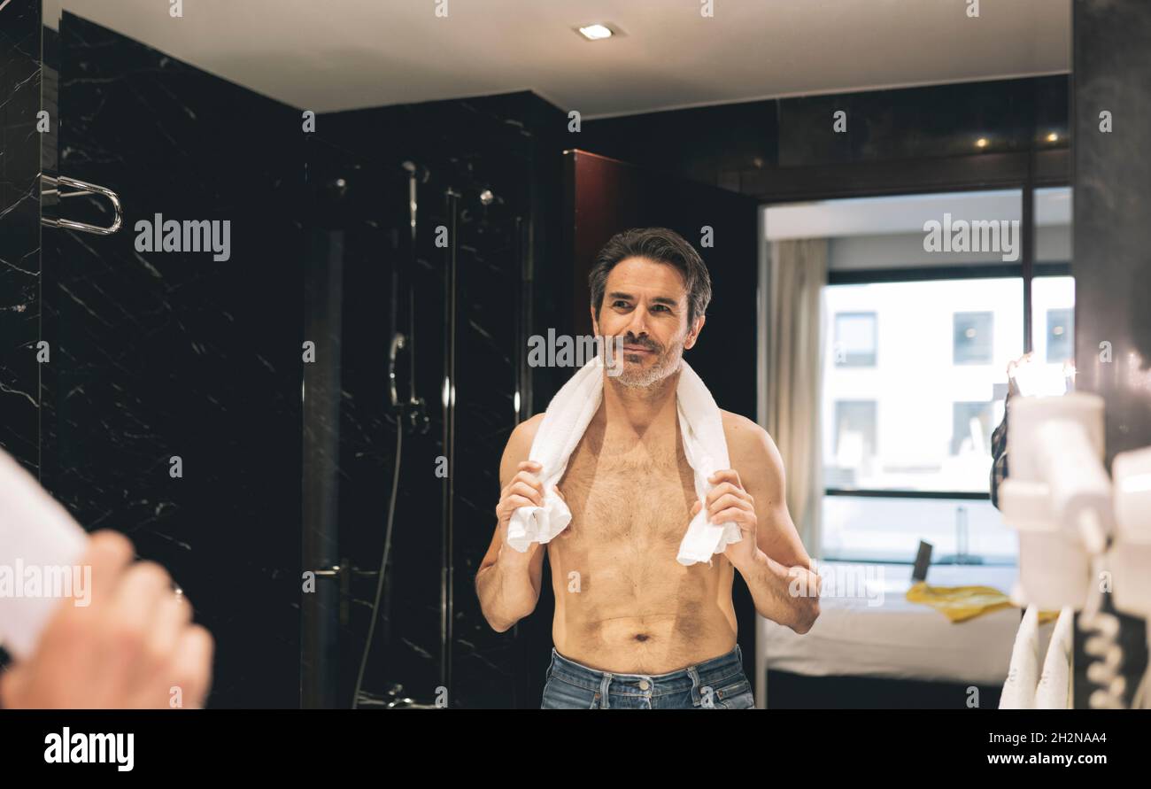 Professional bed hi-res stock photography and images - Alamy