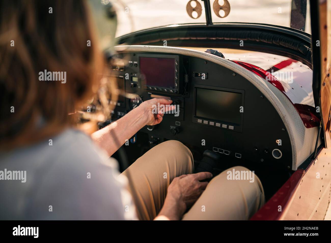Piloting hi-res stock photography and images - Alamy