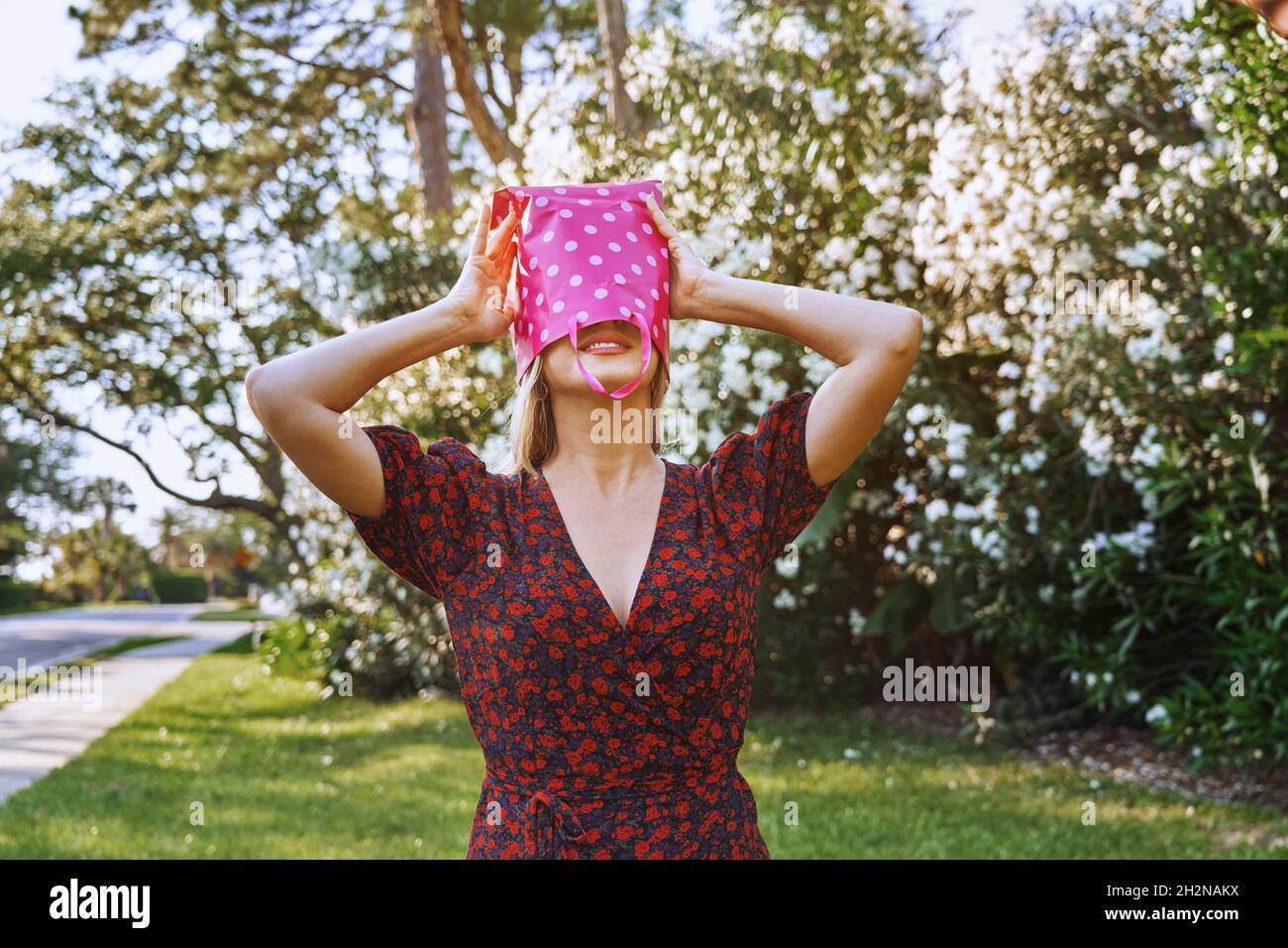 Paper bag garden hi-res stock photography and images - Alamy