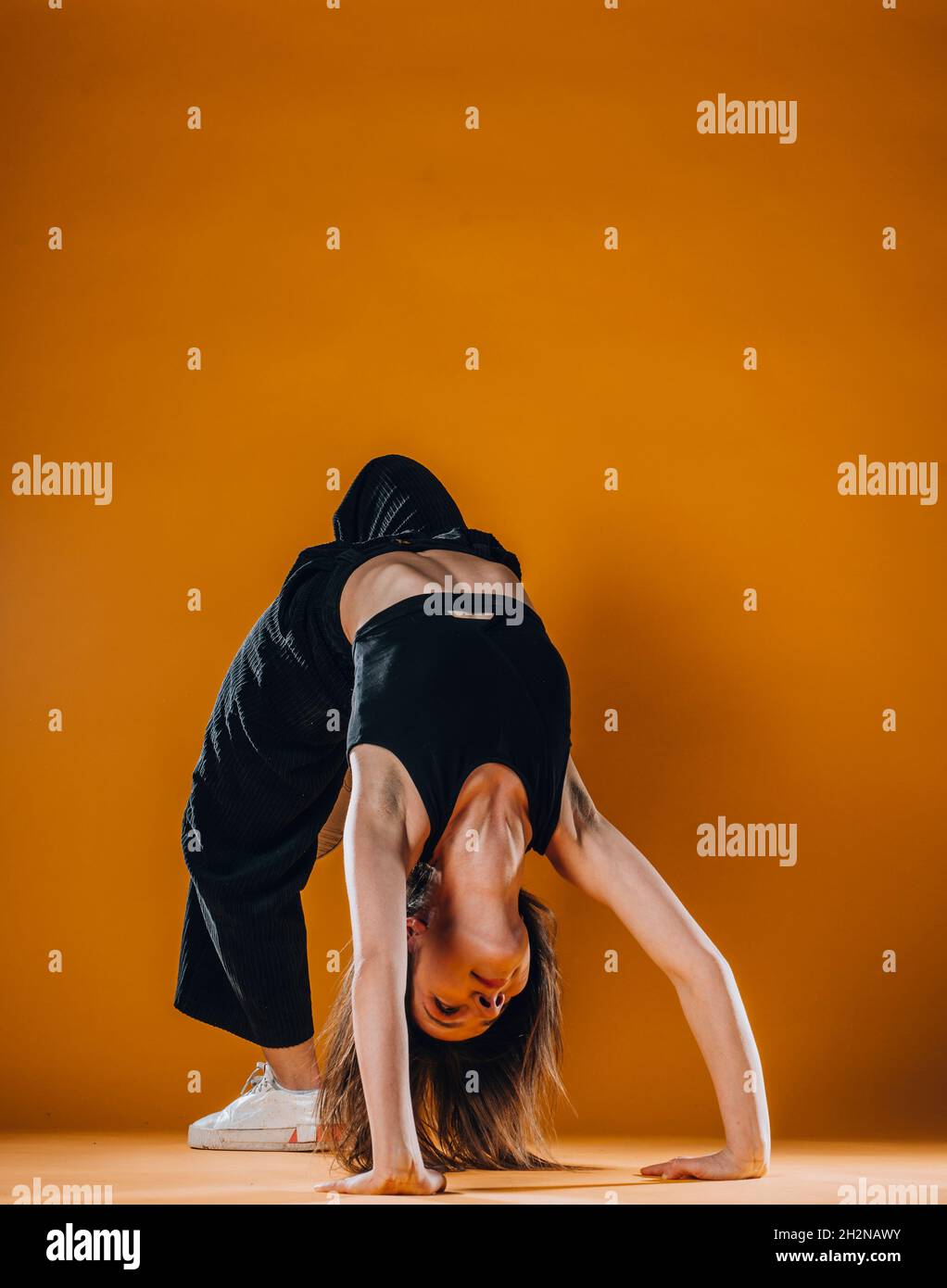 Young athletic girl performing contemporary dance moves Stock Photo - Alamy