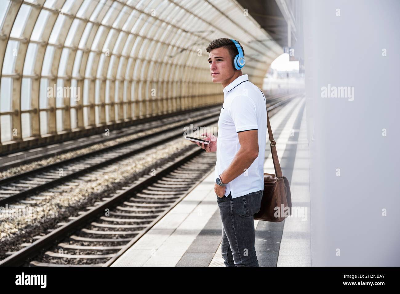 Man standing train station hi-res stock photography and images - Alamy