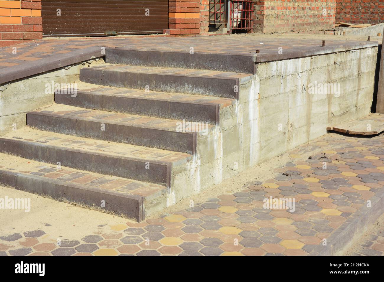 Building entrance house steps Stock Photo - Alamy