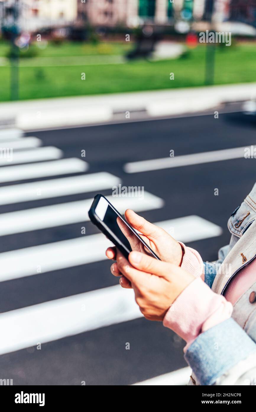 Woman wireless signal hi-res stock photography and images - Alamy