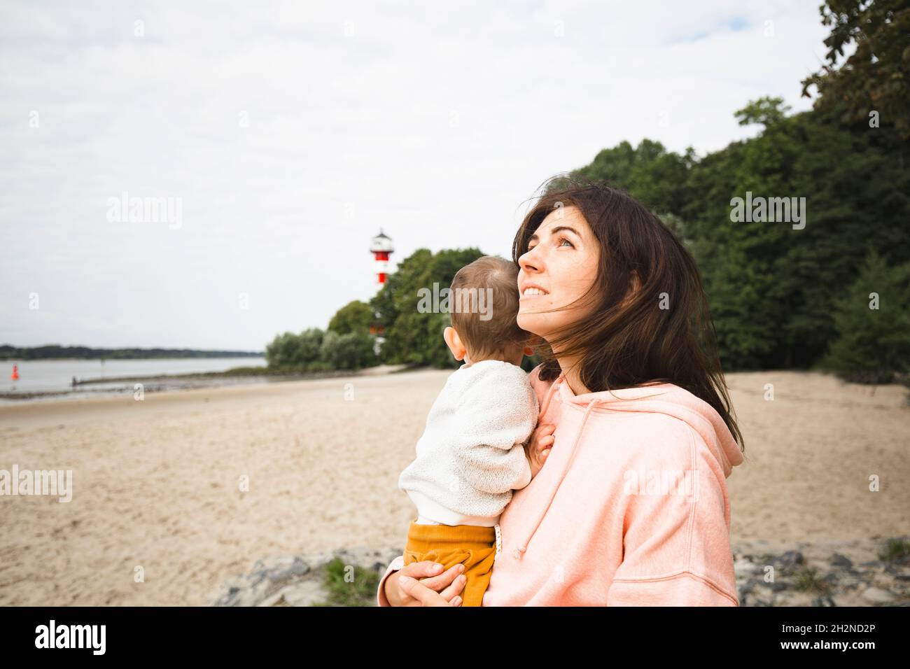 Woman running looking over shoulder hi-res stock photography and images ...