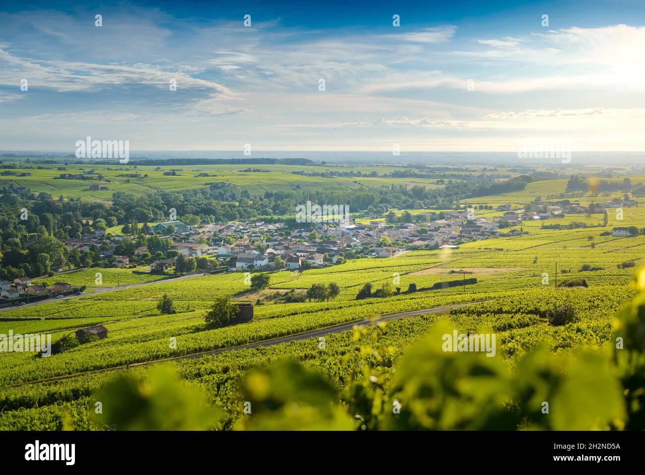 Le village de Cercié au lever du jour, Beaujolais, France Stock Photo ...