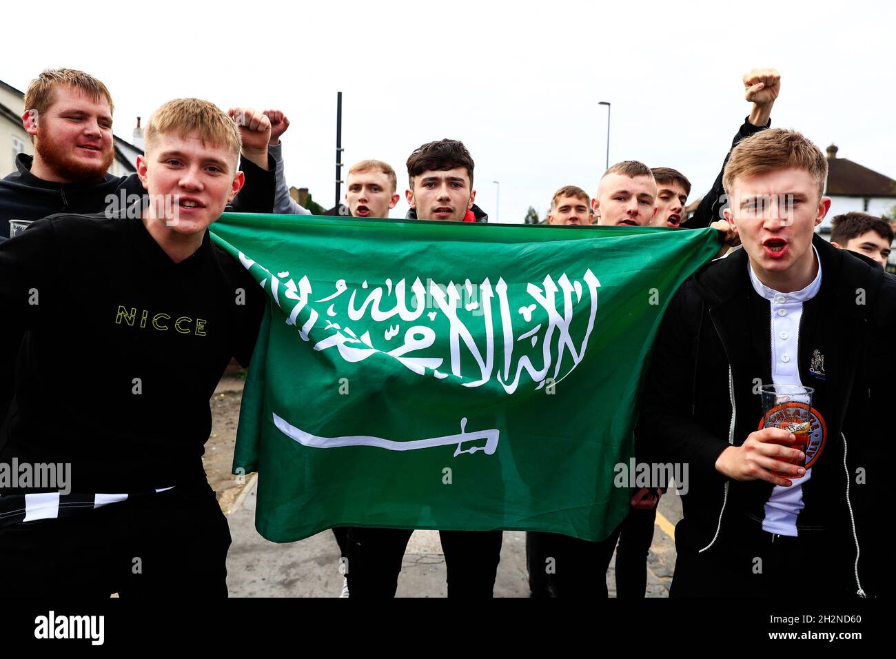 Saudi arabia flag outside hi-res stock photography and images - Alamy