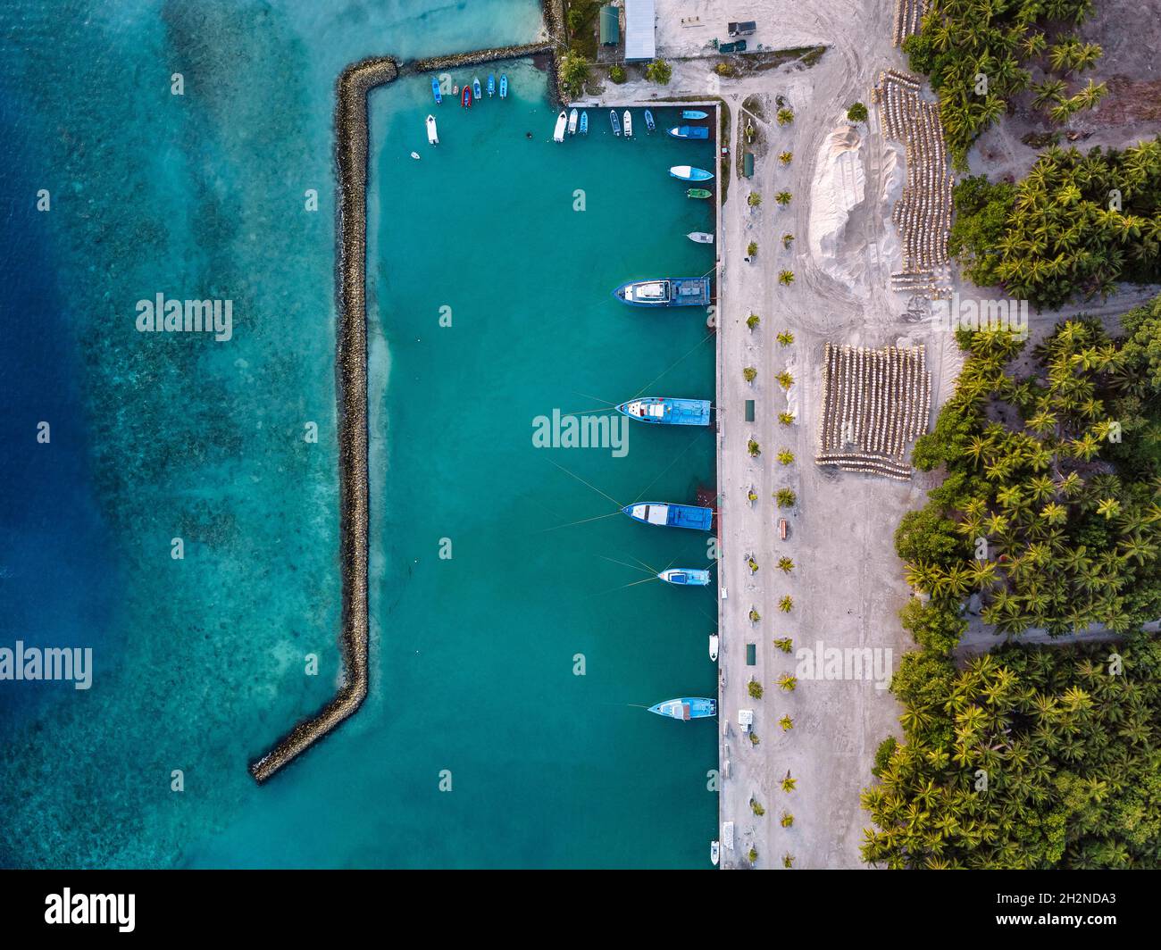 Maldives, Meemu Atoll, Mulah, Aerial view of marina of inhabited island ...