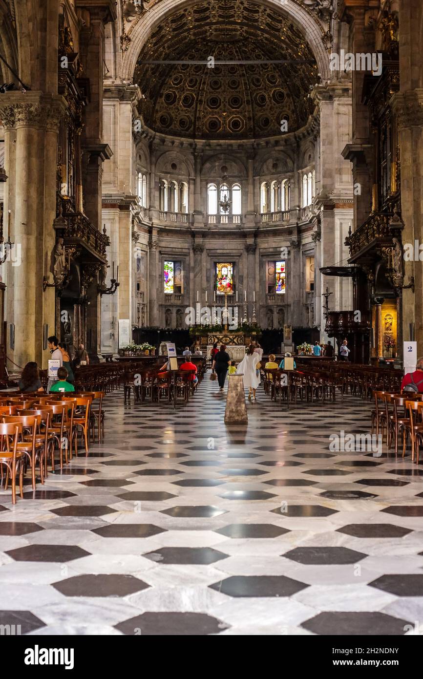 Como cathedral sightseeing hi-res stock photography and images - Alamy