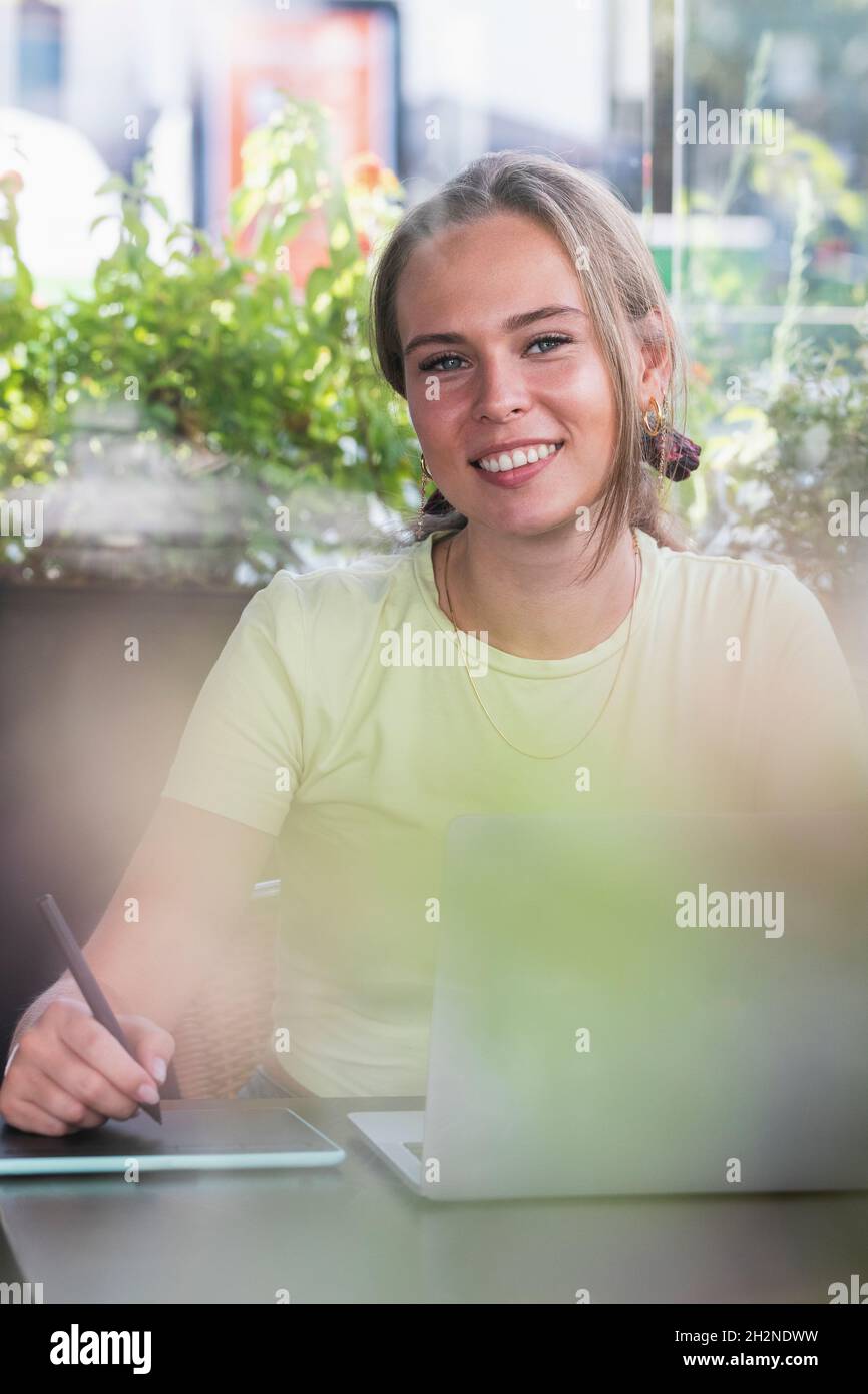 Computer graphics student hi-res stock photography and images - Alamy