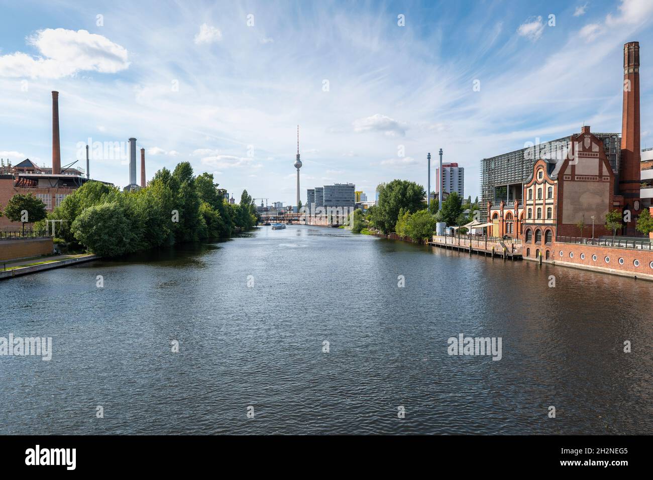 Berlin canal hi-res stock photography and images - Alamy