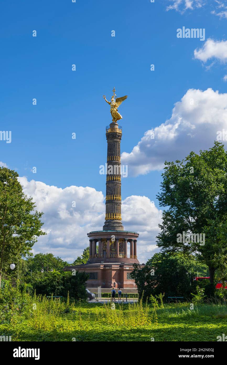 Vertical cloud column hi-res stock photography and images - Alamy