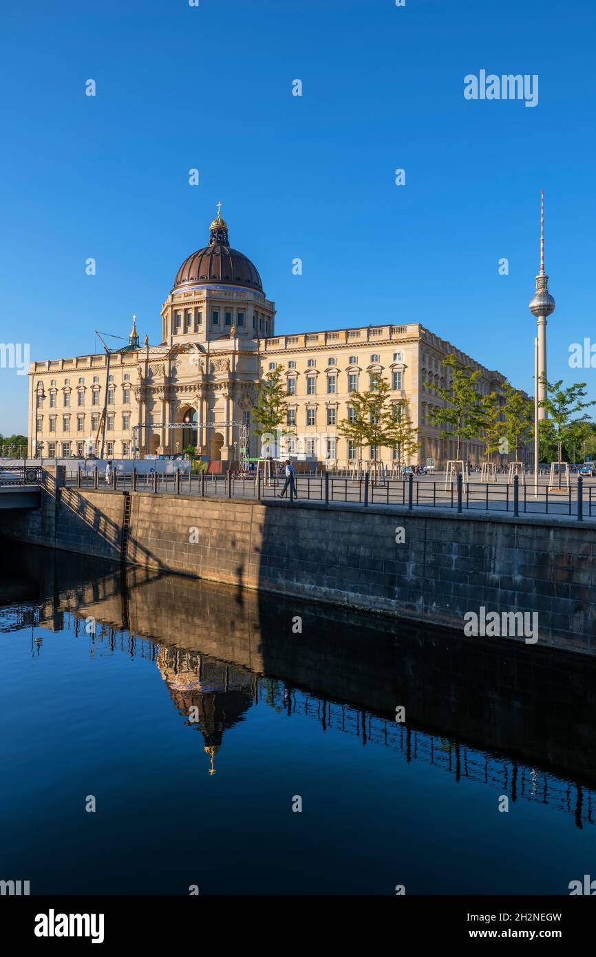 Germany, Berlin, River Spree canal with Berlin Palace in background ...