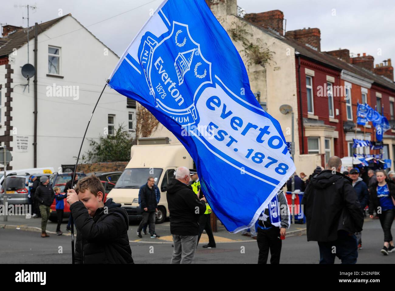 Everton fan with large flag outside Goodison Park Stock Photo - Alamy