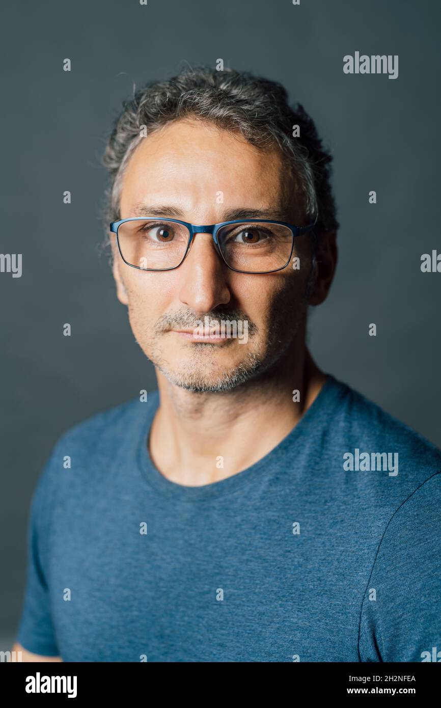 Studio shot men wearing hi-res stock photography and images - Alamy