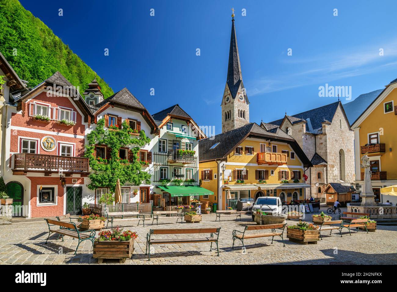 Town sunny day hi-res stock photography and images - Alamy