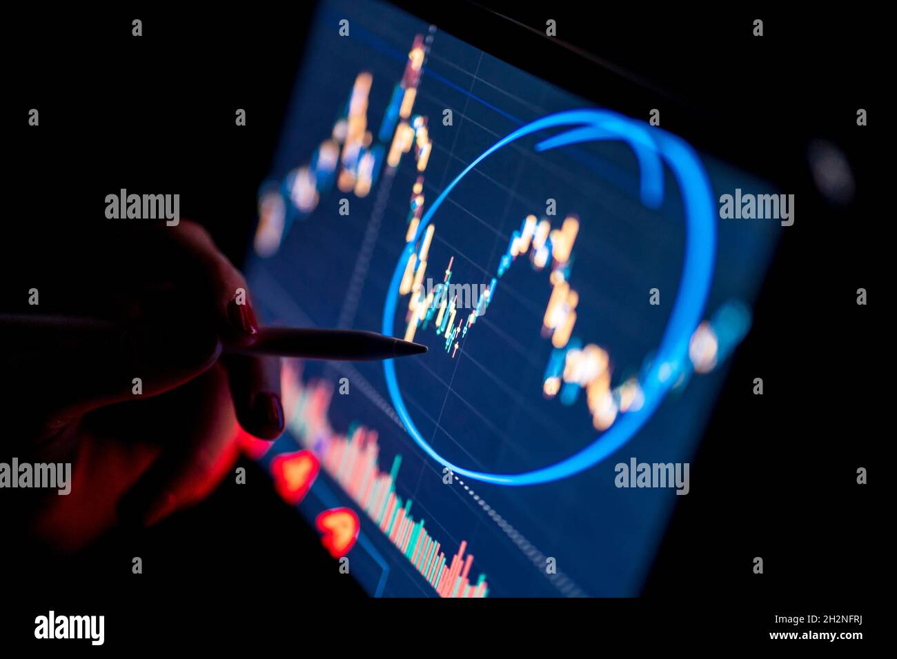 Stock market graph hi-res stock photography and images - Alamy