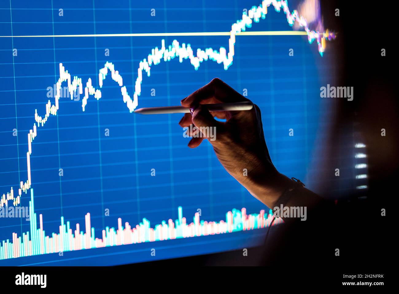 Business hand holding stock graph hi-res stock photography and images ...