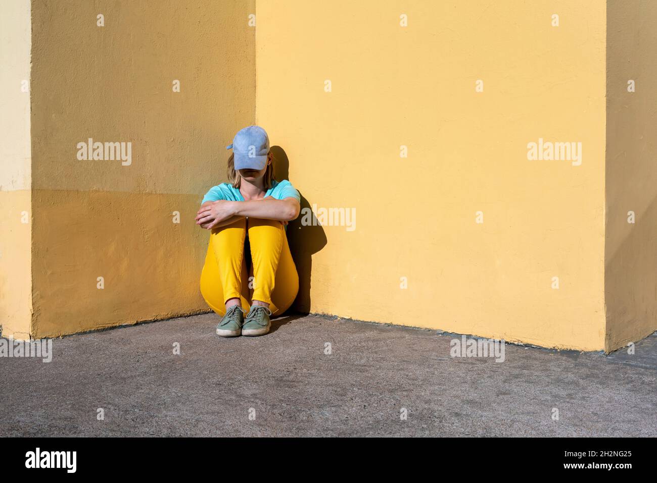 Woman sitting in fetal position hi-res stock photography and images - Alamy