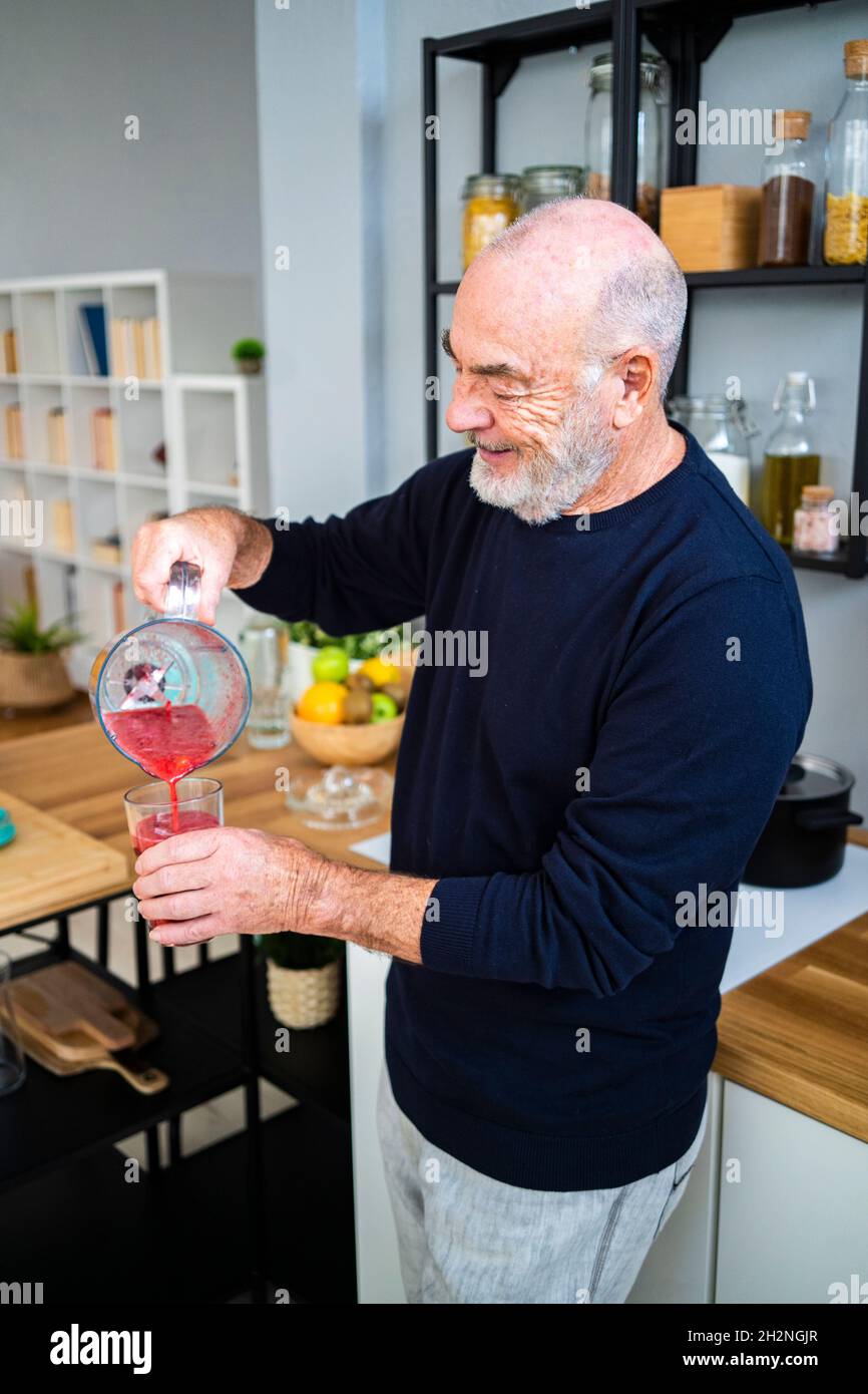 Senior man pouring kitchen hi-res stock photography and images - Alamy