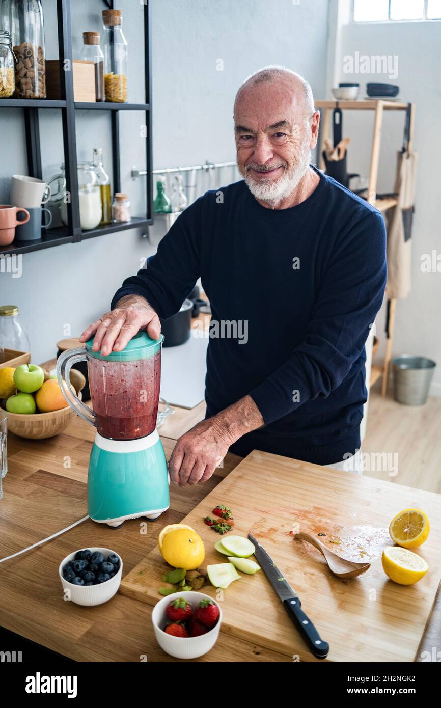 Juice making process hi-res stock photography and images - Alamy