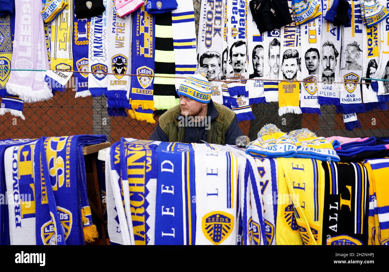 Wolves scarves hi-res stock photography and images - Alamy