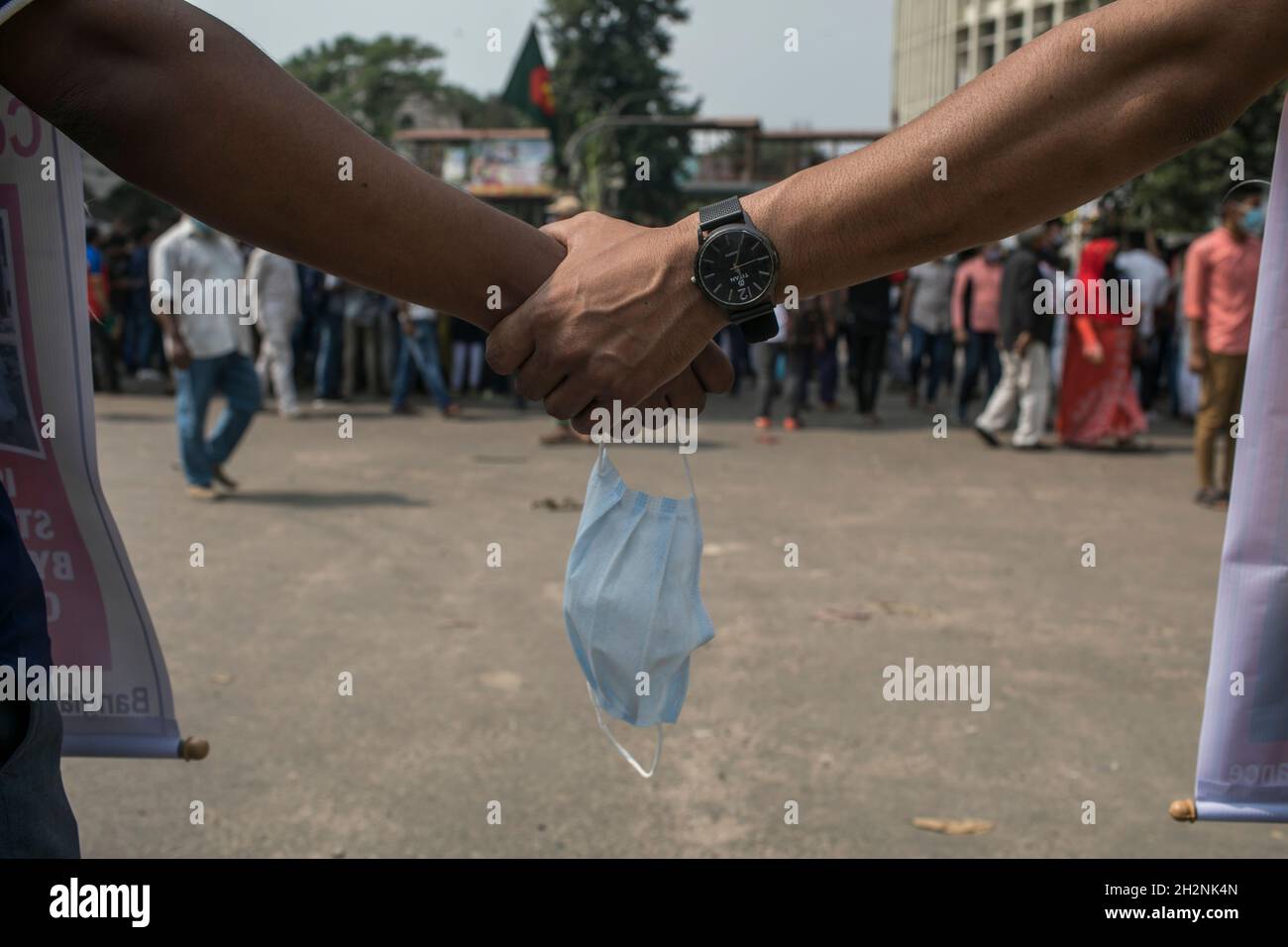 Dhaka, Bangladesh. 23rd Oct, 2021. Protesters hold hands during the ...
