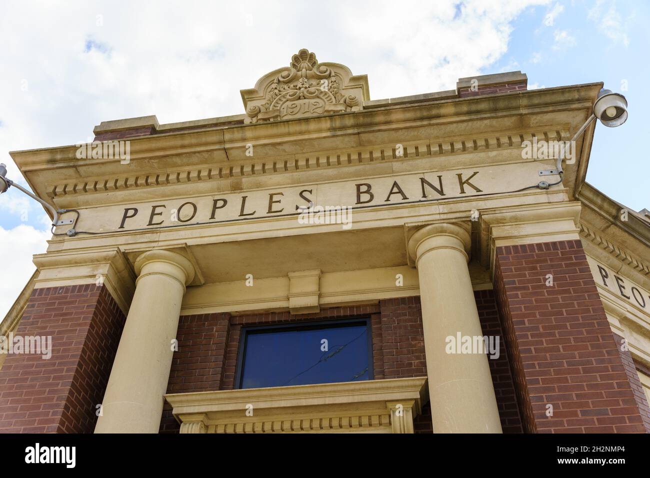 Glen Rock, PA, USA - October 17, 2021: The Peoples Bank Building in the ...
