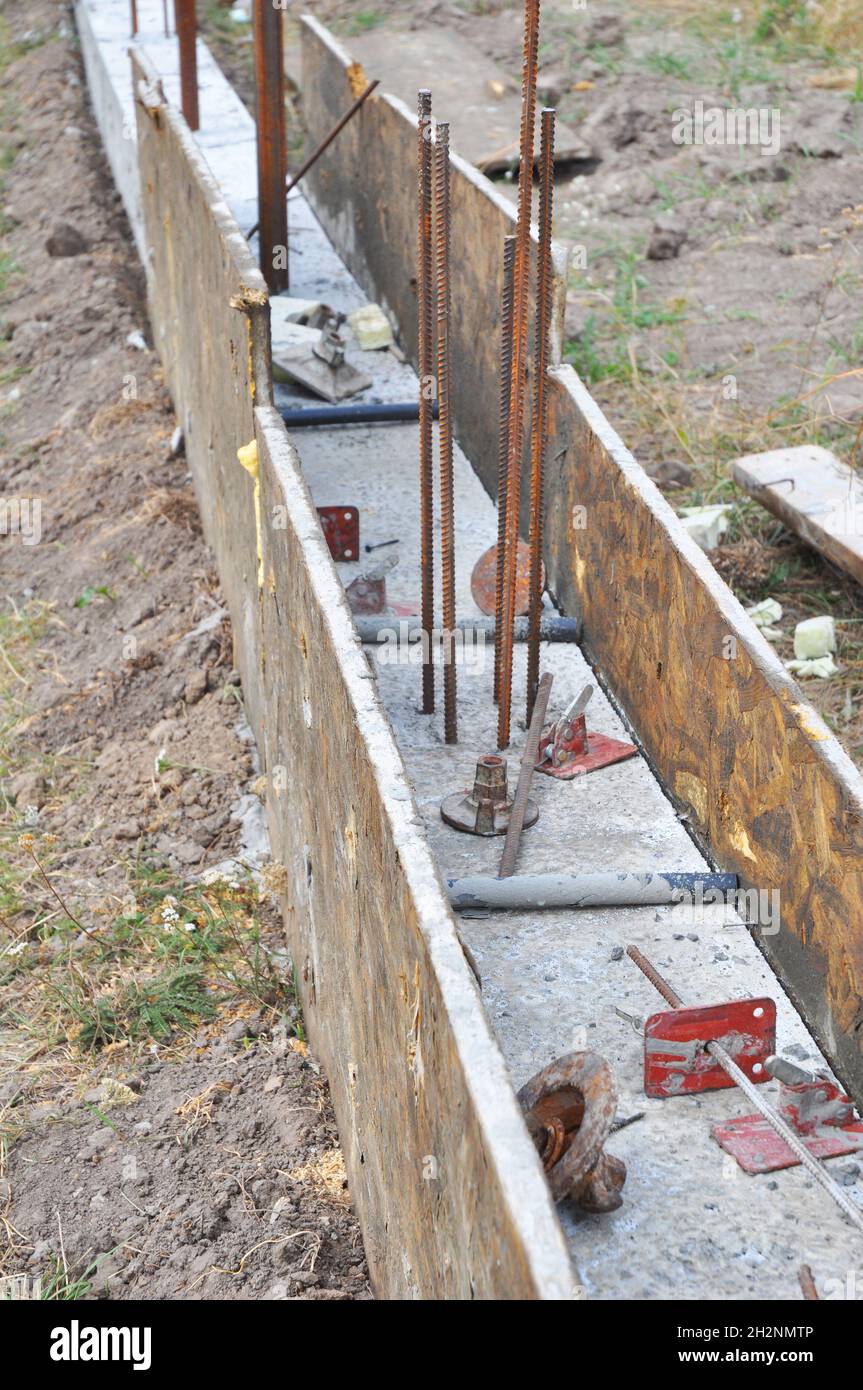 Concrete Foundation. Foundation with wooden slabs Stock Photo - Alamy
