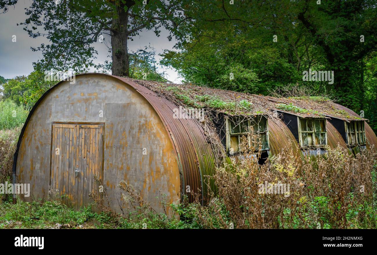 Old WW2 nissan hut in decay Stock Photo - Alamy