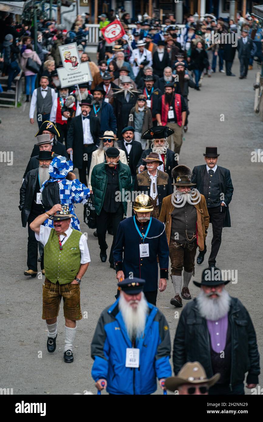 Eging Am See, Germany. 23rd Oct, 2021. Participants of the Beard ...