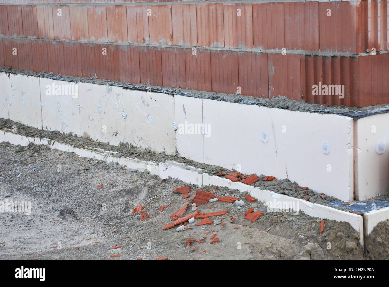 House foundation Insulation. Insulating home foundation walls with ...