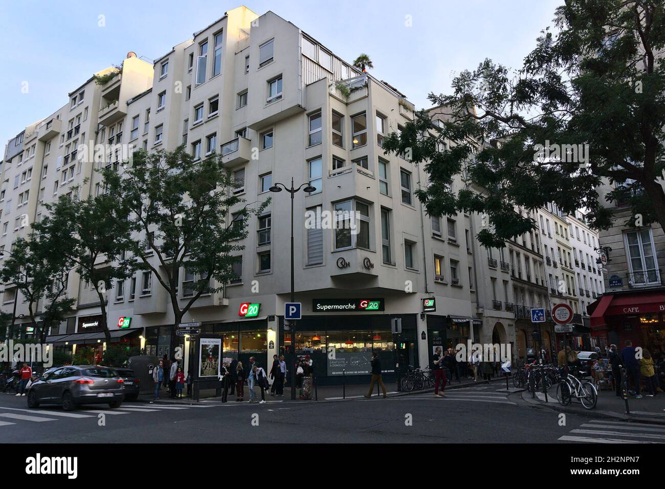 Intersection in paris hi-res stock photography and images - Alamy