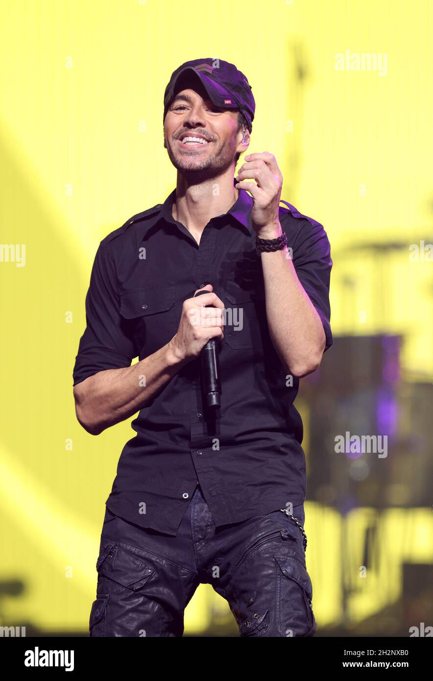 Enrique iglesias 2021 hi-res stock photography and images - Alamy