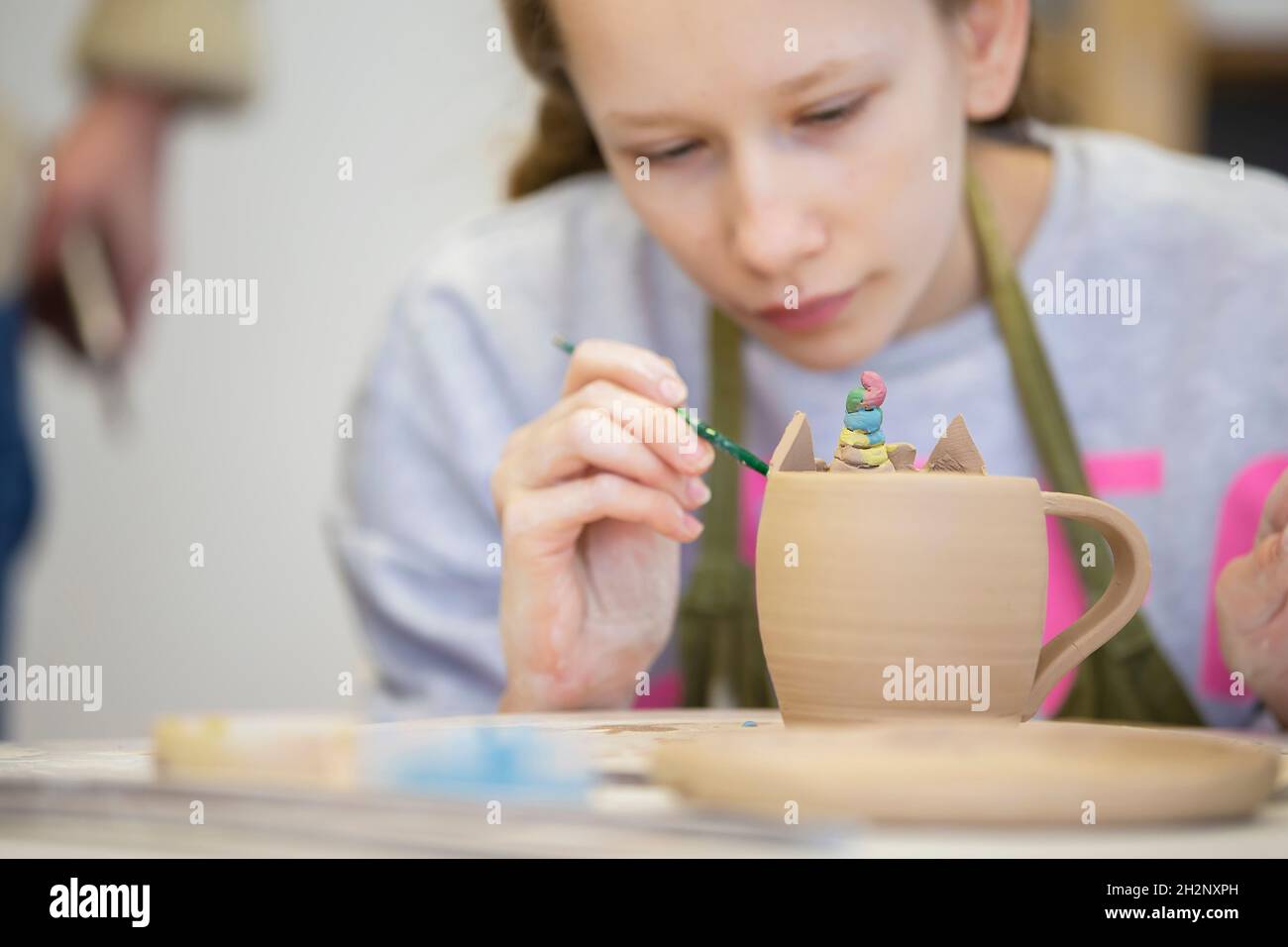 Potter sculpts a clay pot hi-res stock photography and images - Alamy