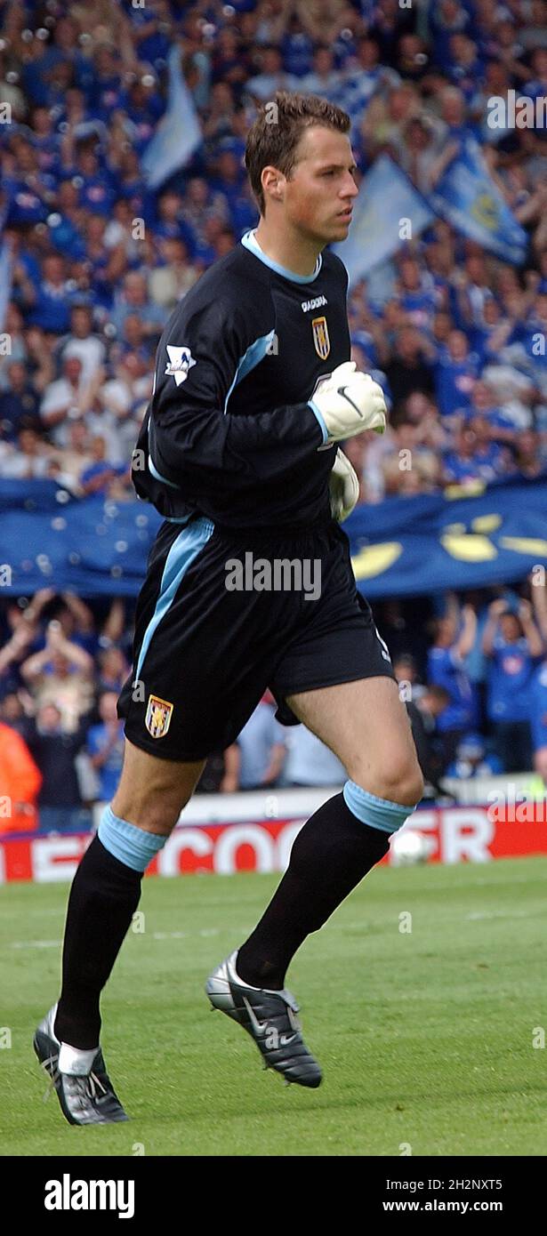 PORTSMOUTH V VILLA THOMAS SORENSEN 16-08-03 PIC MIKE WALKER, 2003 Stock ...