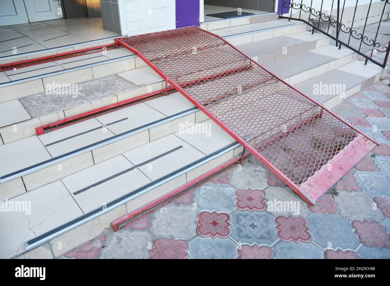 Wheelchair ramp house hi-res stock photography and images - Alamy