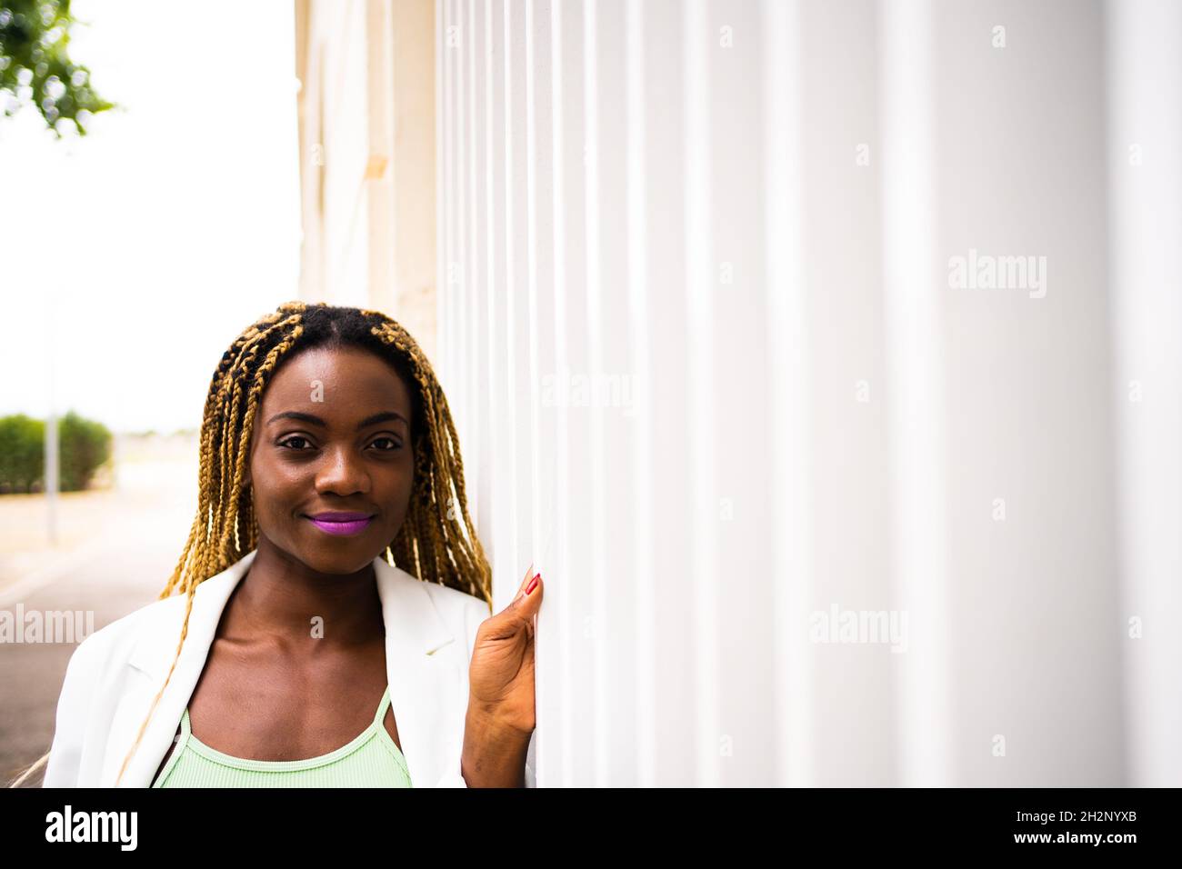 Portrait with copy space a smiling african woman with formal clothes ...