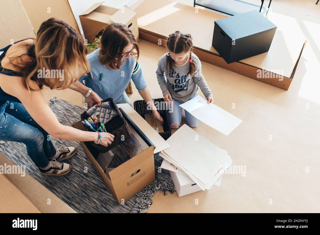 Family packing boxes in new home on moving day Stock Photo - Alamy